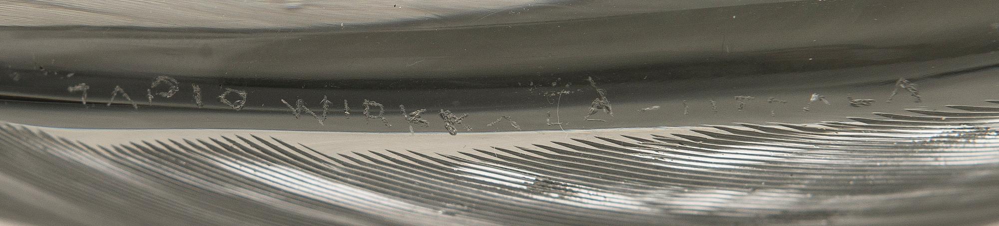 TAPIO WIRKKALA, malja 'Lehti' 3337, lasia, signeerattu Tapio Wirkkala, Iittala. - Bukowskis