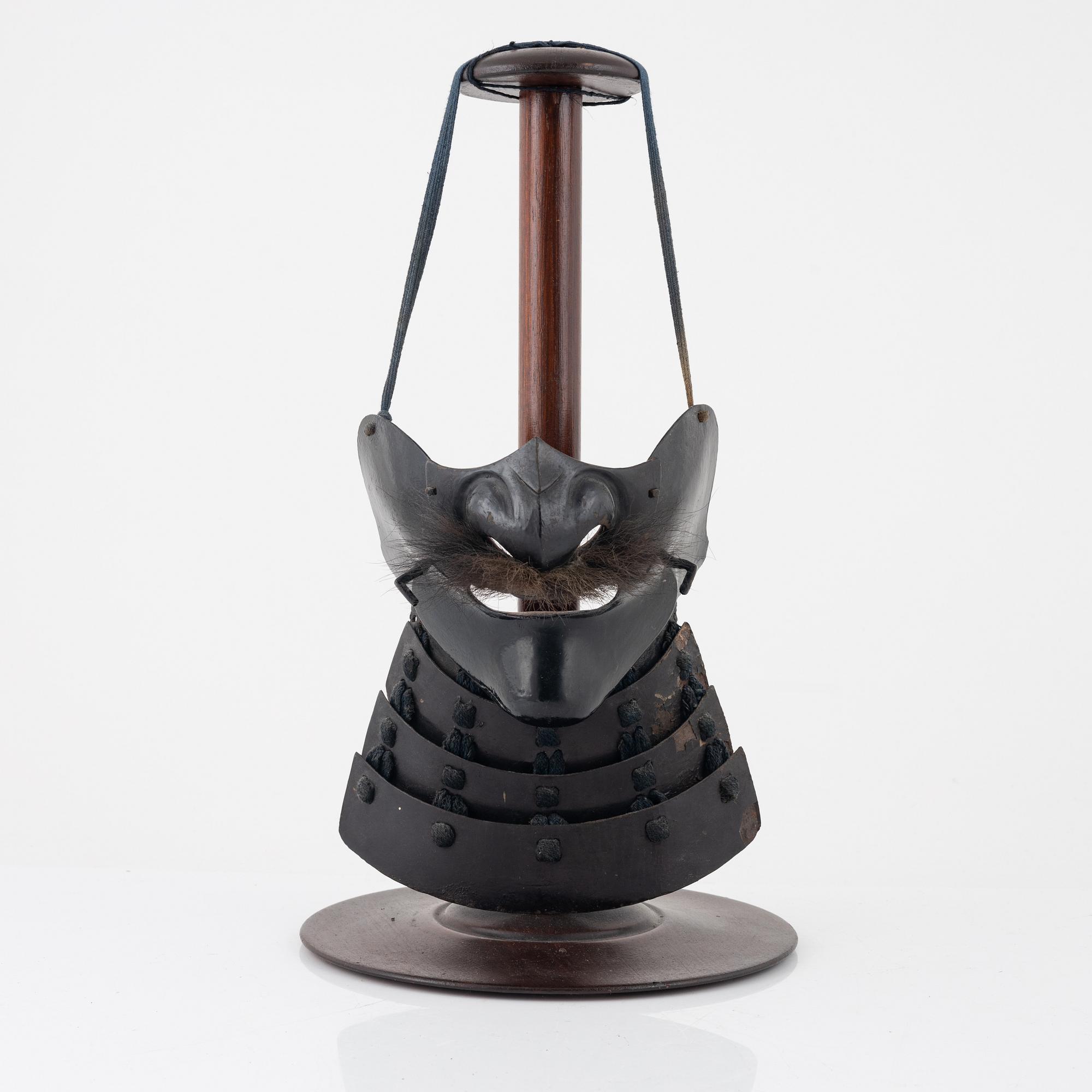 A Kabuto helmet with yoroi mask, Edo (1603-1868). - Bukowskis