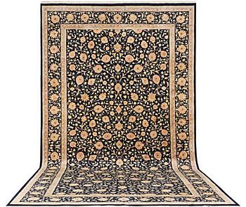 A Kashan carpet, c. 535 x 296 cm. - Bukowskis