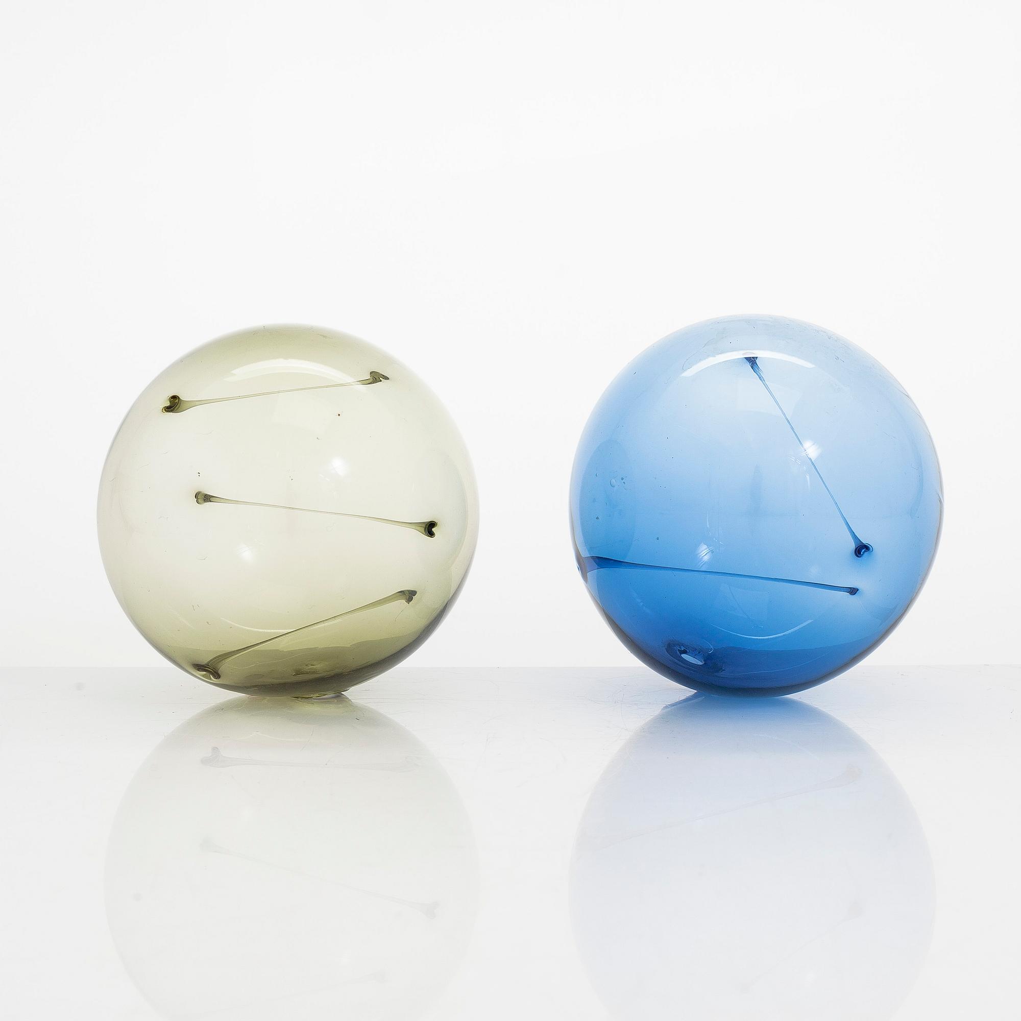 Timo Sarpaneva, two "Aurinkopallo" Art glass bolls, Iittala, Finland ...