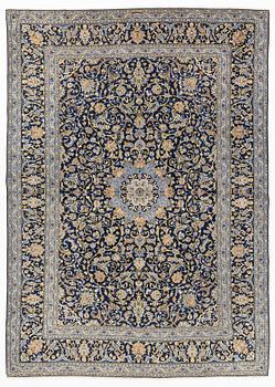 A Kashan carpet, c. 357 x 253 cm. - Bukowskis