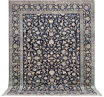 A Kashan carpet, c. 397 x 298 cm. - Bukowskis