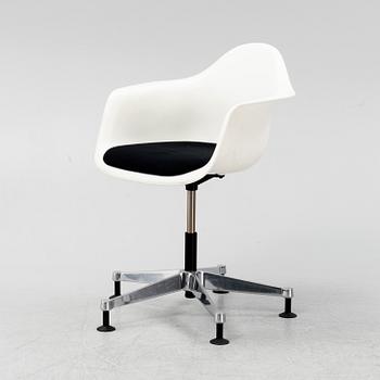 Charles & Ray Eames, stol, "PACC", Vitra. - Bukowskis