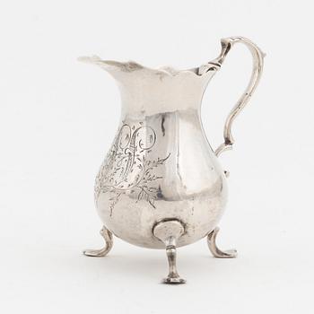 An English silver jug, Daniel Piers, London 1753. - Bukowskis