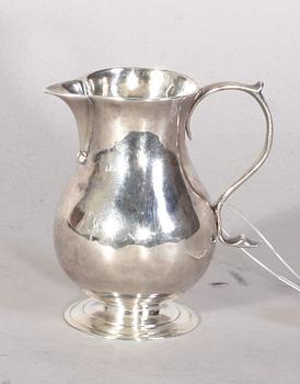 GRÄDDKANNA, silver, William Toone, London 1732. - Bukowskis