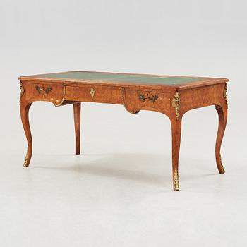 A 20th century rococo style writing desk. - Bukowskis