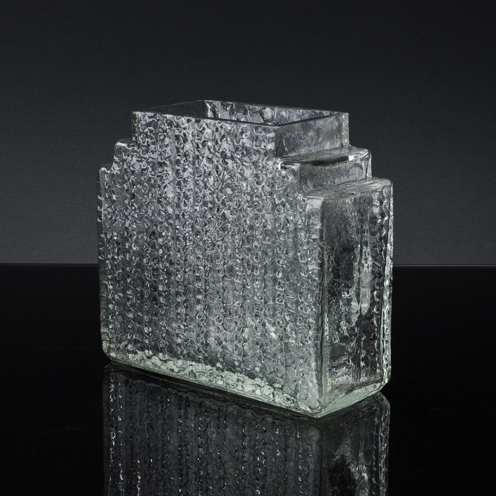 NANNY STILL, A "Kometti 1414i" glass vase. Designed 1958. - Bukowskis