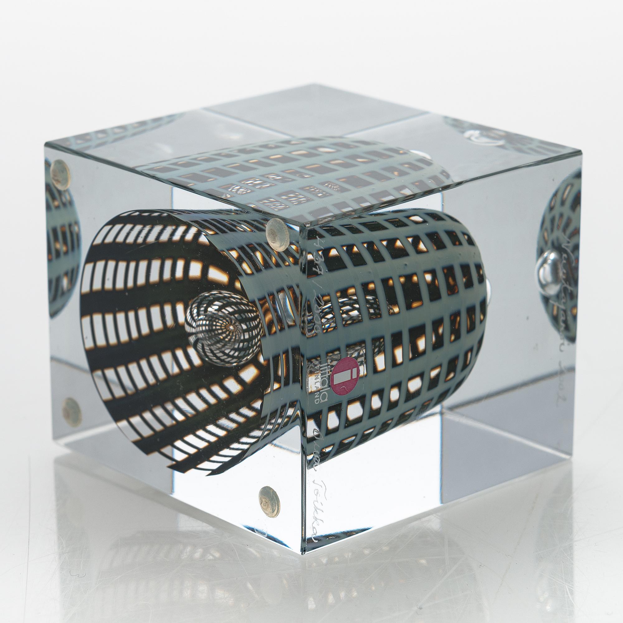Oiva Toikka, annual glass cube 2002, signed Oiva Toikka, Nuutajärvi ...