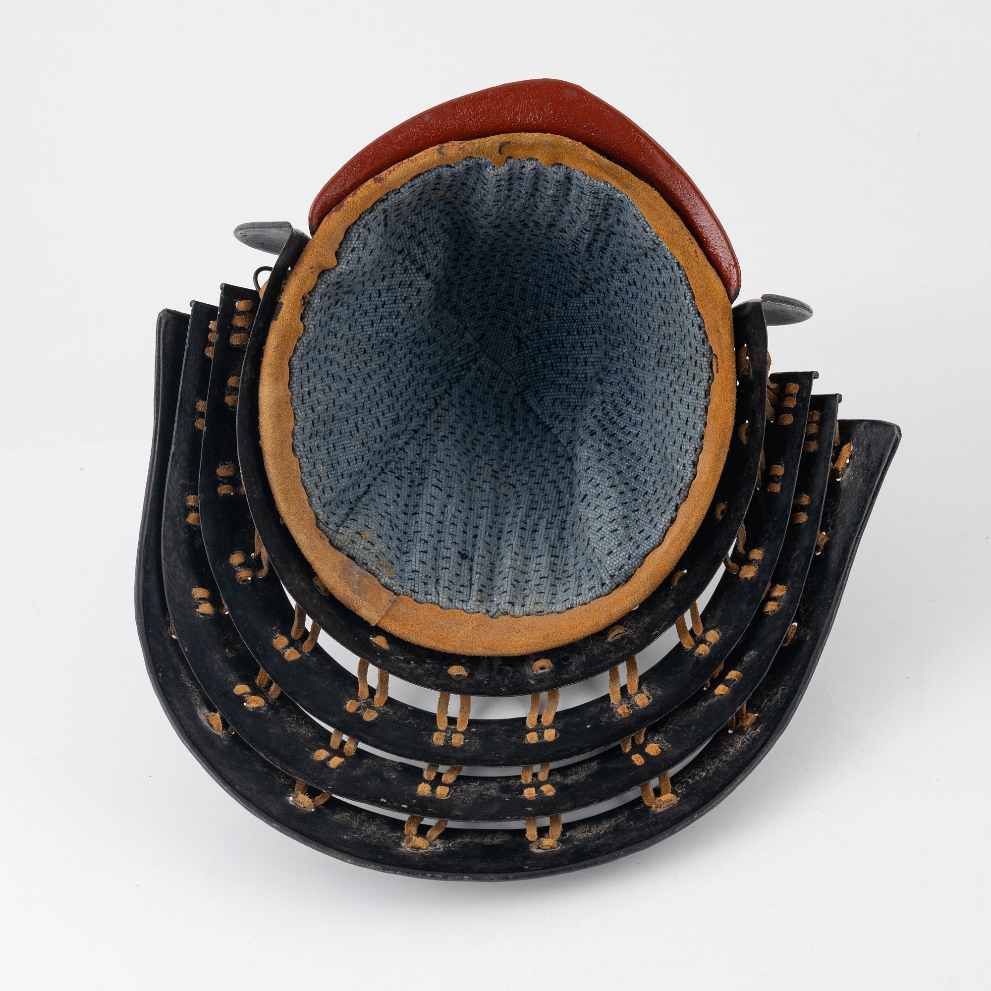 Kabuto-hjälm med yoroi-mask, Edo (1603-1868). - Bukowskis