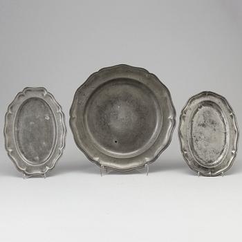 THREE DIFFERENT 18TH CENTURY PEWTER DISHES. - Bukowskis