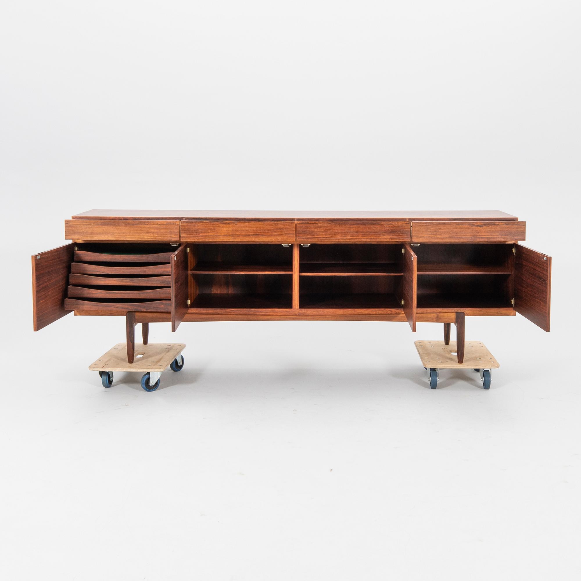 Ib Kofod Larsen, sideboard from the 1970s. - Bukowskis