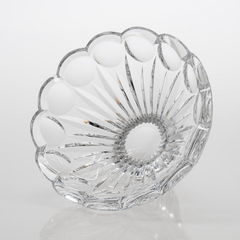 Aimo Okkolin, A cut crystal glass vase, bowl, model 6553, signed Aimo Okkolin Riihimäen Lasi oy ...