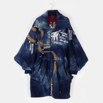 Elton John, jacka, Kansai International, samt katalog Sothebys Elton ...