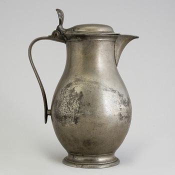 A 18TH/19TH CENTURY PEWTER JUG. - Bukowskis