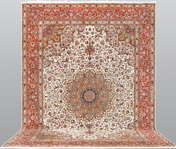 Matta, Täbriz part silk s.k 50 Radj, ca 404 x 295. - Bukowskis