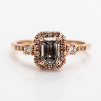 A 14K rosegold ring with diamonds ca. 1.38 ct in total. With AIG ...