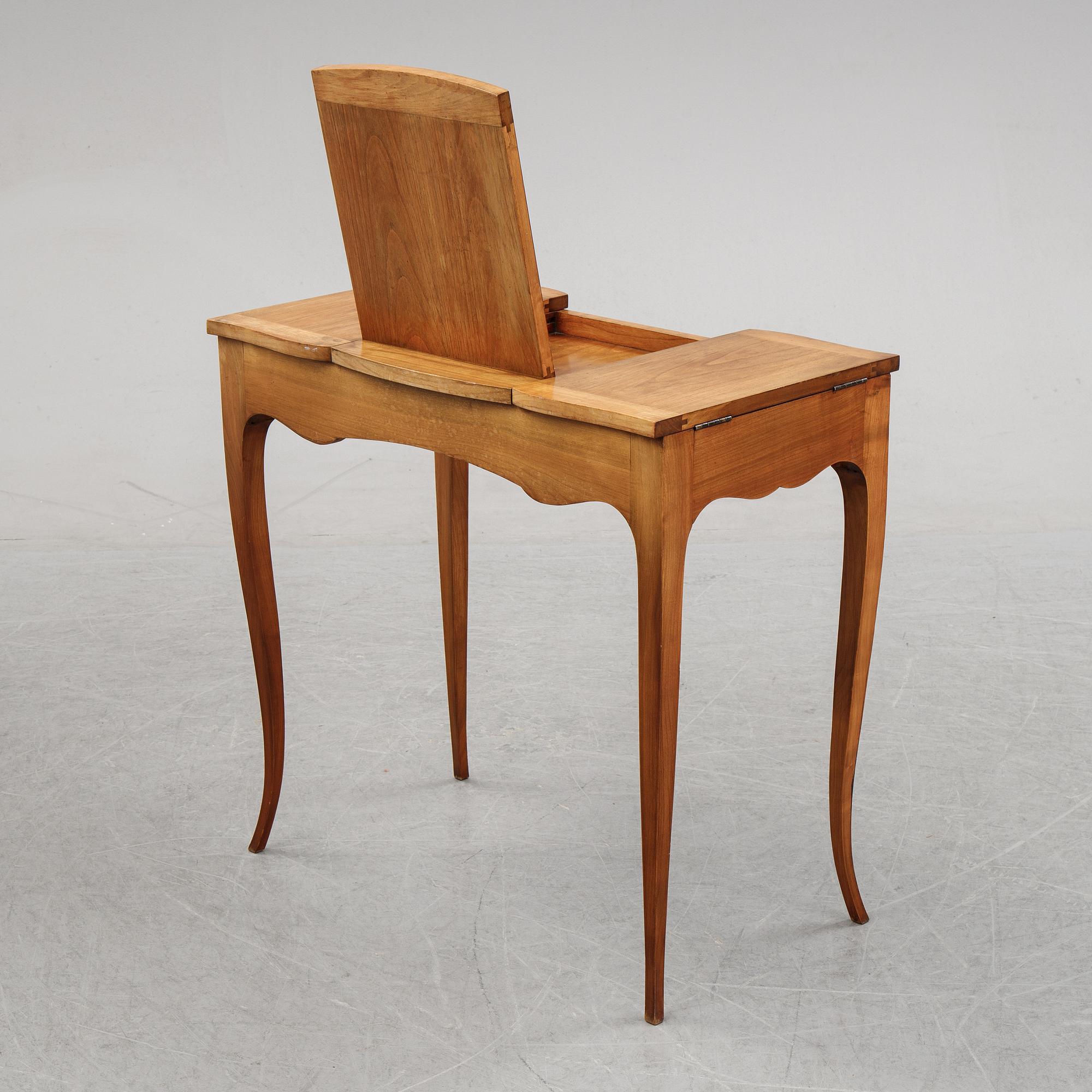 rococo style dressing table