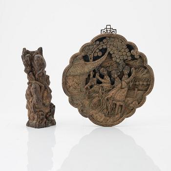 An indonesian wooden scultpure and placque, 20th Century. - Bukowskis