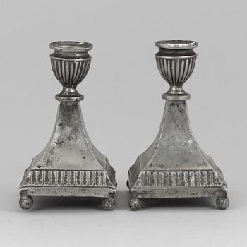 LJUSSTAKAR, ett par, tenn, sengustavianska, Henrik Philip Stickler ...