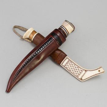 Two knives including a traditional sami knife. - Bukowskis