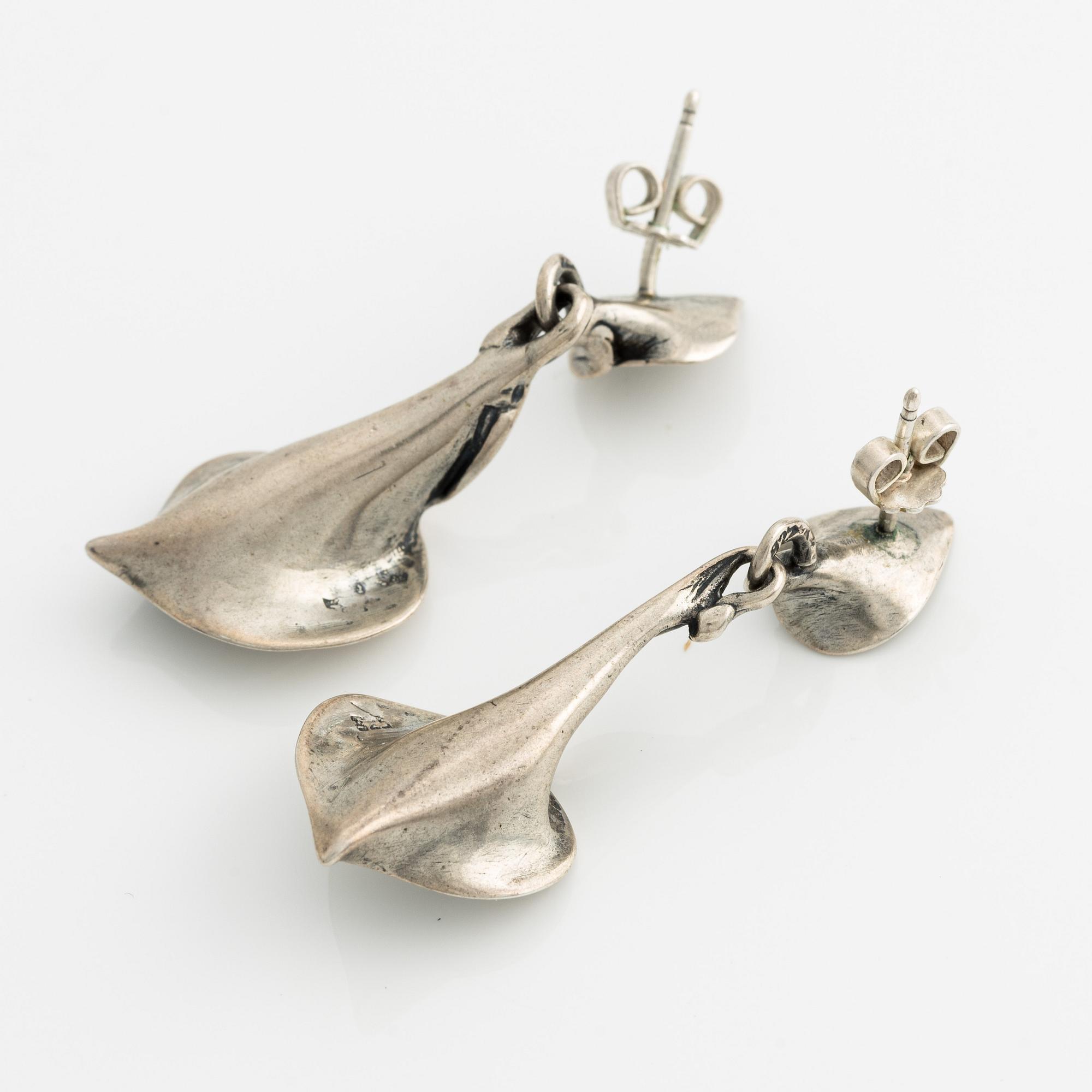 Collier och ett par örhängen silver med odlade pärlor, design Gregory ...