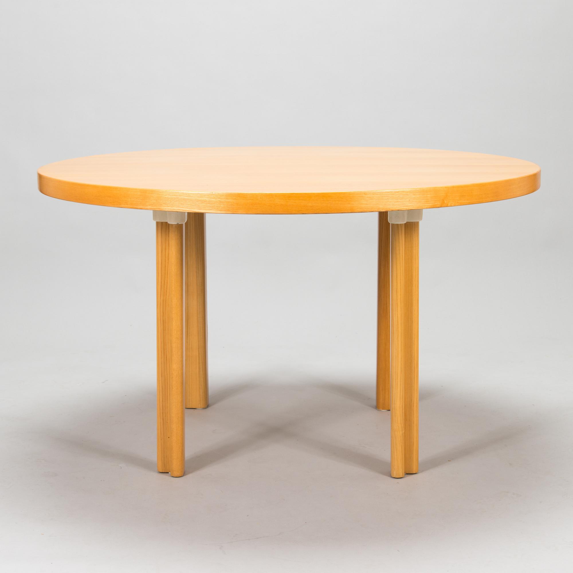 Alvar Aalto, late 20th century 'H93' dining table and six '611' chairs for Artek. - Bukowskis