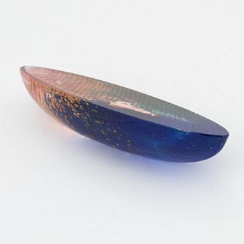 A glass boat by Bertil Vallien, Kosta, signed. - Bukowskis