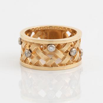 Ole Lynggaard, 14K gold and brilliant cut diamond "Flet" ring. - Bukowskis