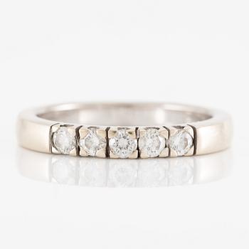 Ring 18K vitguld med runda briljantslipade diamanter. - Bukowskis