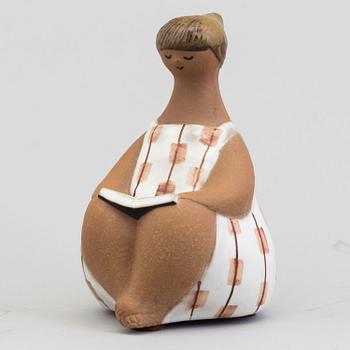 LISA LARSON, figurin, stengods, "Charlotta", Gustavsberg, ur serien ABC-flickor. - Bukowskis