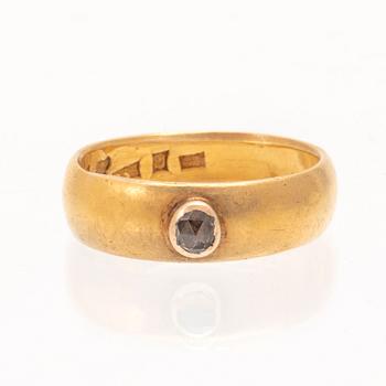 A 23K gold ring set with a rose cut diamond. - Bukowskis