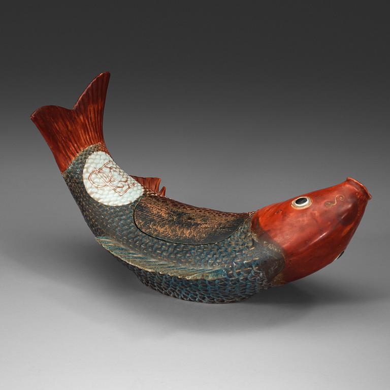 A famille rose carp tureen, Qing dynasty, Qianlong (1736-95). - Bukowskis