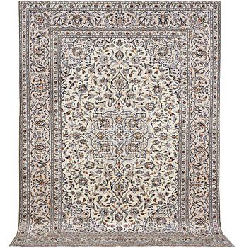 A Kashan carpet, c. 341 x 243 cm. - Bukowskis