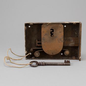A 19th century lock and key. - Bukowskis