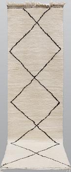 A runner, Morocco, ca 305 x 85 cm. - Bukowskis