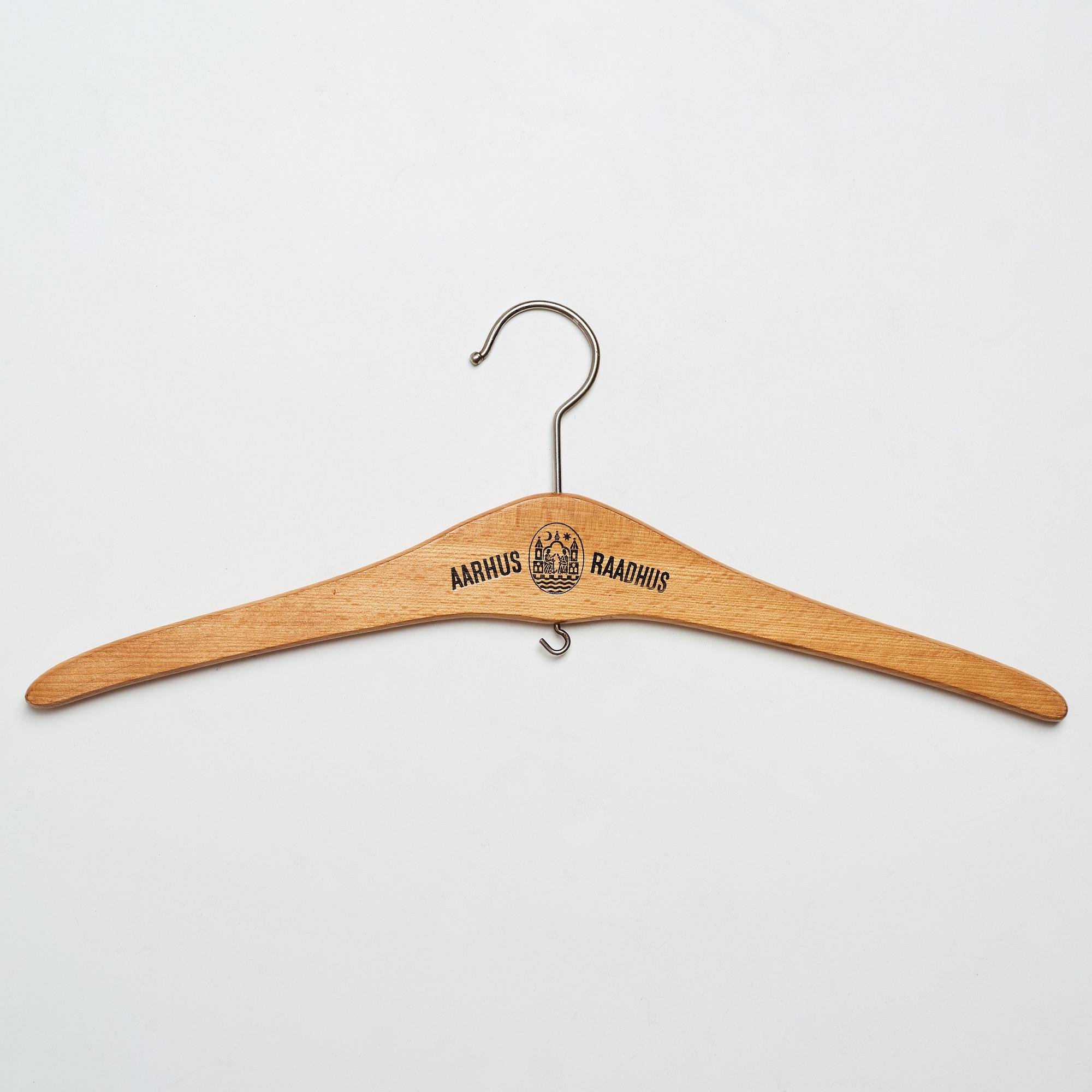 HANS J WEGNER, galge, från Århus Rådhus, Plan Møbler, Danmark 1941 ...