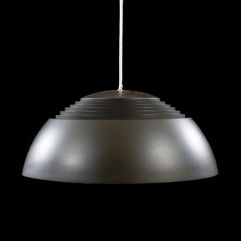 ARNE JACOBSEN, taklampa, "AJ-pendel", Louis Poulsen, modellen formgiven ...