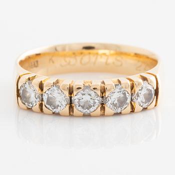 Alliansring 18K guld med runda briljantslipade diamanter. - Bukowskis