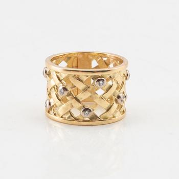 Ole Lynggaard, ring "Flet" 18K guld med runda briljantslipade diamanter ...