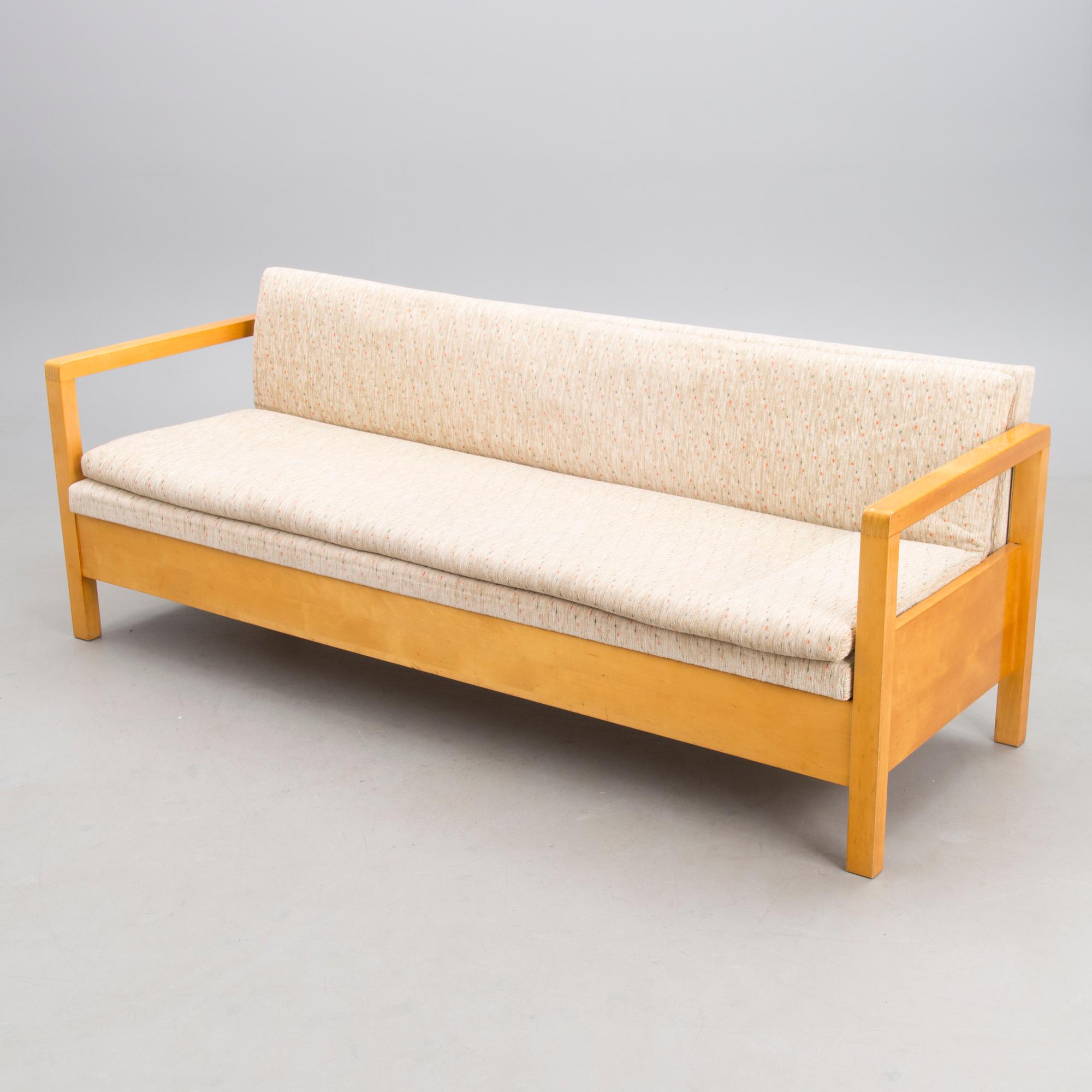 A 1940's sofa / sofa bed model 2073 for Artek, Finland. - Bukowskis