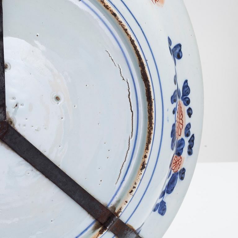 A Japanese dish, Edo period (1603-1868). - Bukowskis