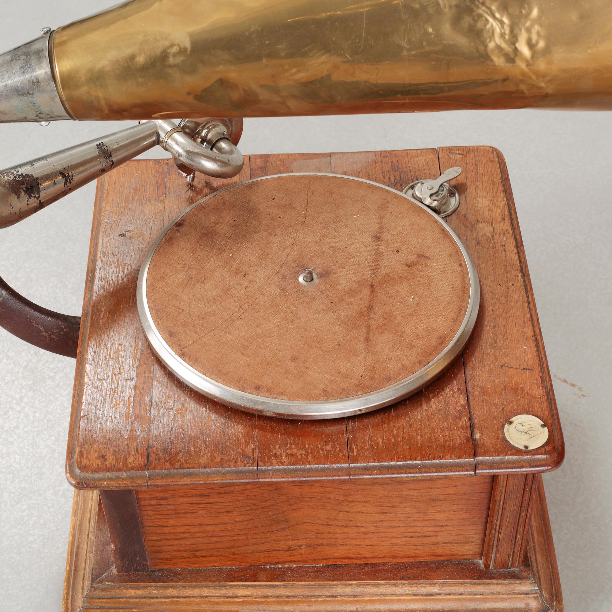 first gramophone made