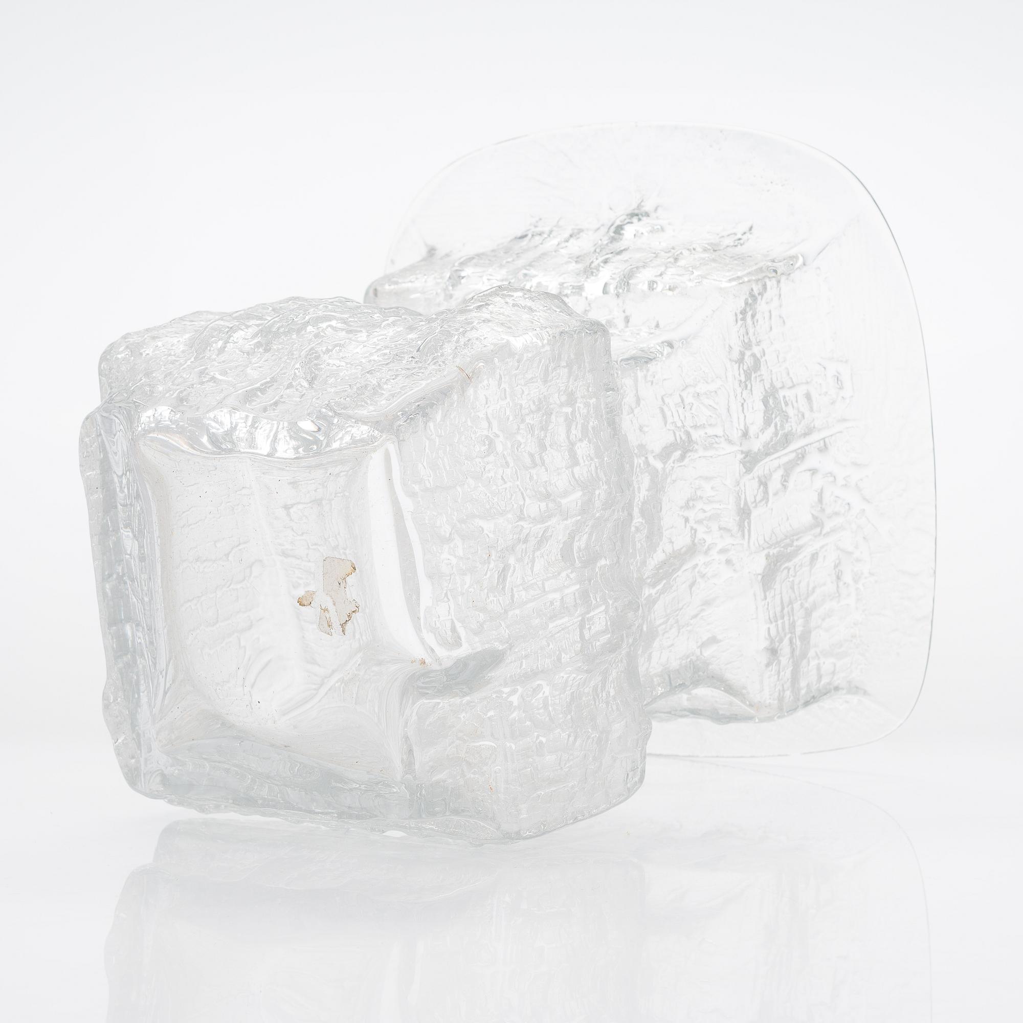 Timo Sarpaneva, a vase from the Finlandia series for Iittala. In ...