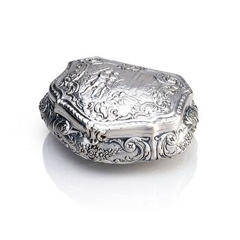 A French mid 18th century Rococo snuff box, silver, Paris 1757/58 ...