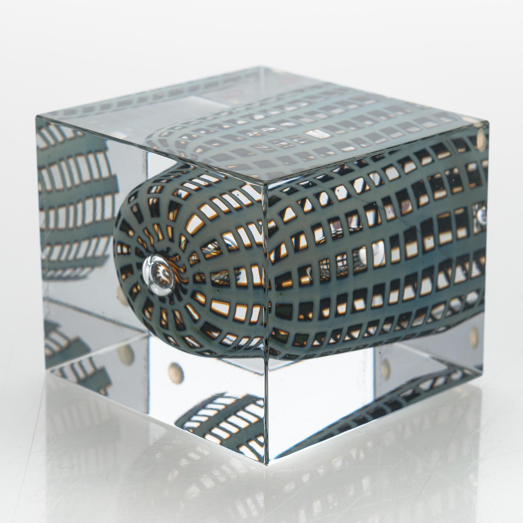 Oiva Toikka, annual glass cube 2002, signed Oiva Toikka, Nuutajärvi ...