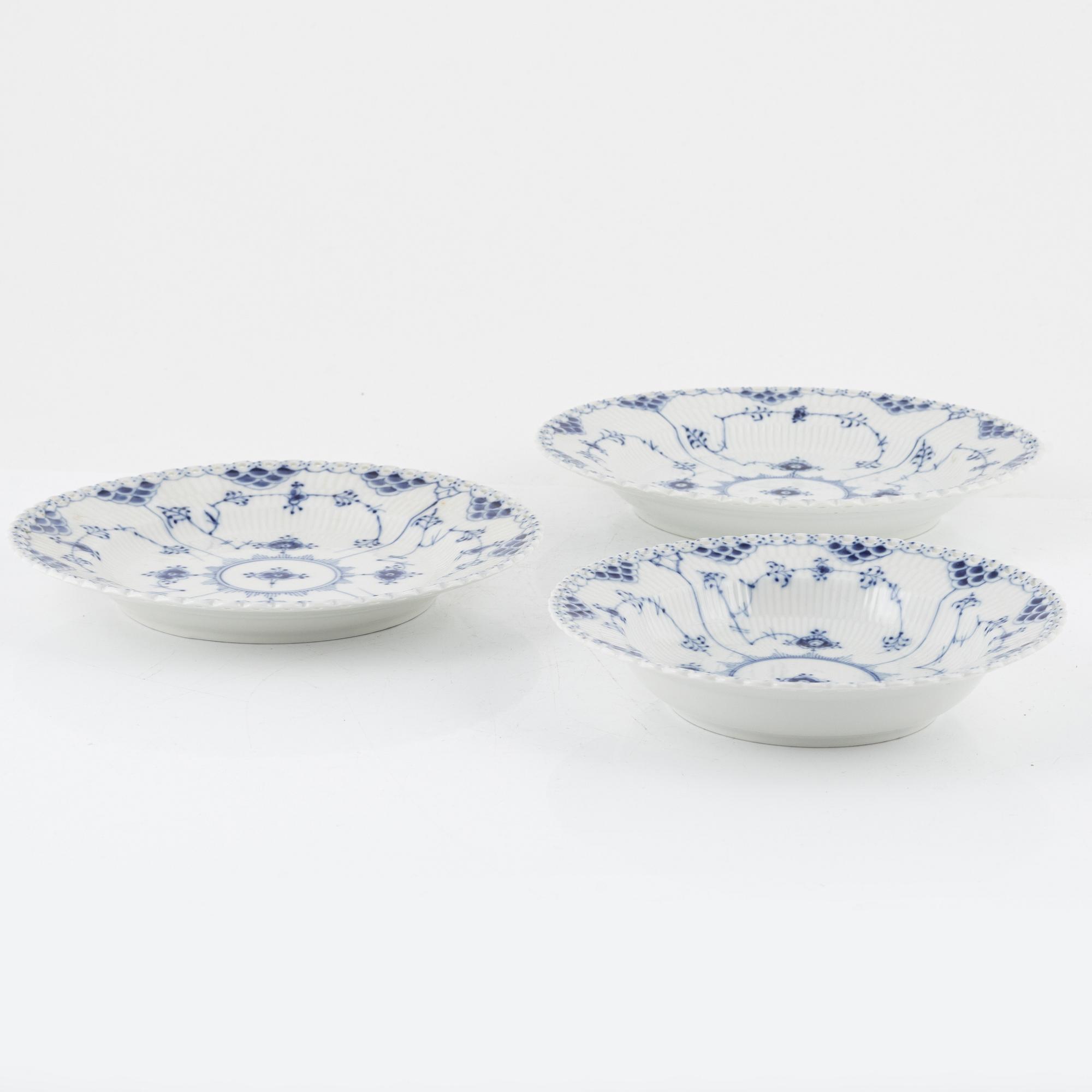 Tallrikar, 19 st, porslin, "Musselmalet" helblonde, Royal Copenhagen ...