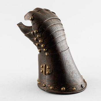 HANDSKE, till rustning, Europa, troligen 1600-tal. - Bukowskis