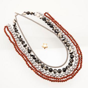 Ole Lynggaard, clasp in 18K gold and 4 colliers. - Bukowskis