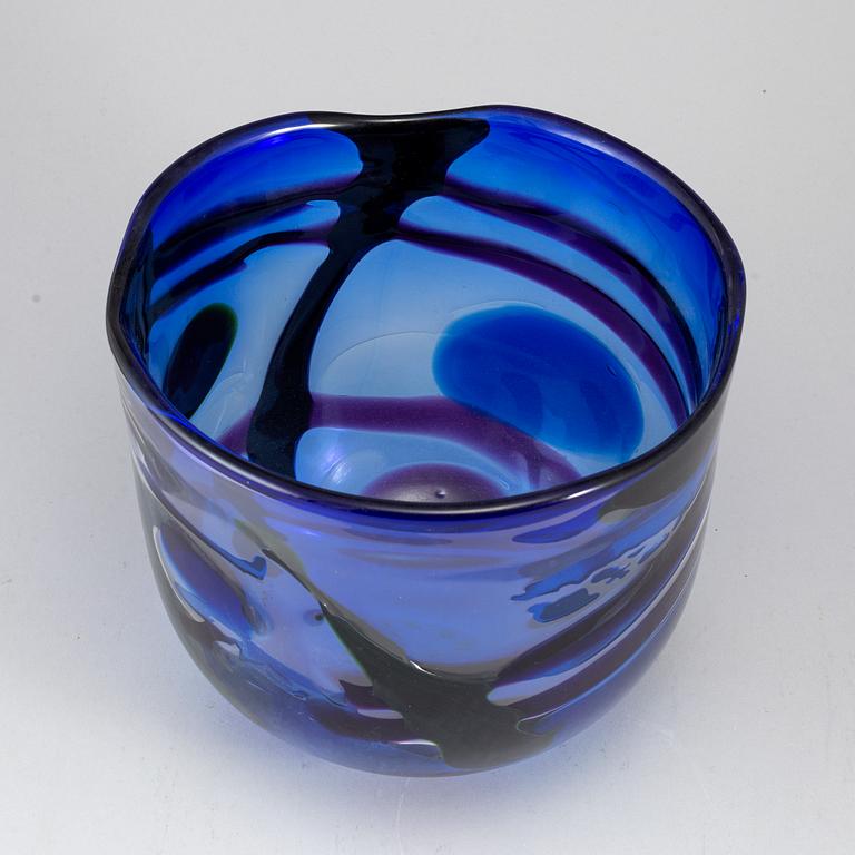 LARS HELLSTEN, a glass bowl from Orrefors. - Bukowskis