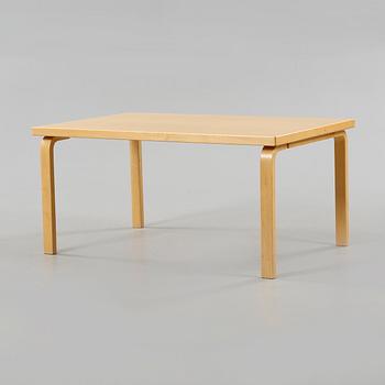 A laye 20th century table by Alvar Aalto for Artek. - Bukowskis